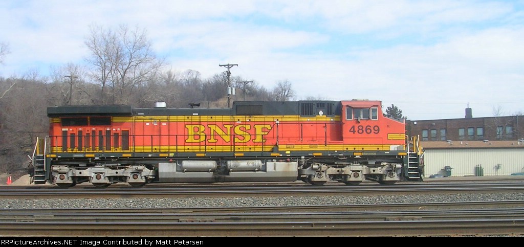 BNSF 4869